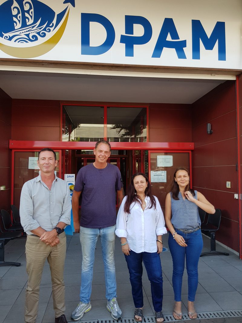 La Directrice de la DPAM rencontre le responsable du démantèlement du navire échoué à Arutua à l ...